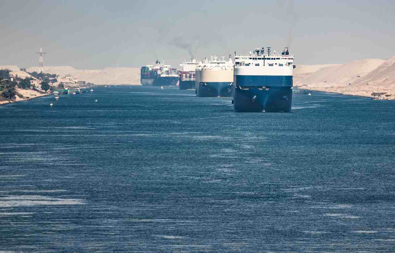 Canale Di Suez La Nave Incagliata Provoca Danni Per 400 Milioni Ogni Ora